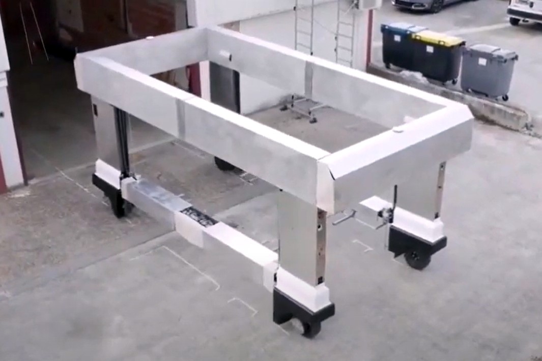 Introducing the Robot - STRADOT